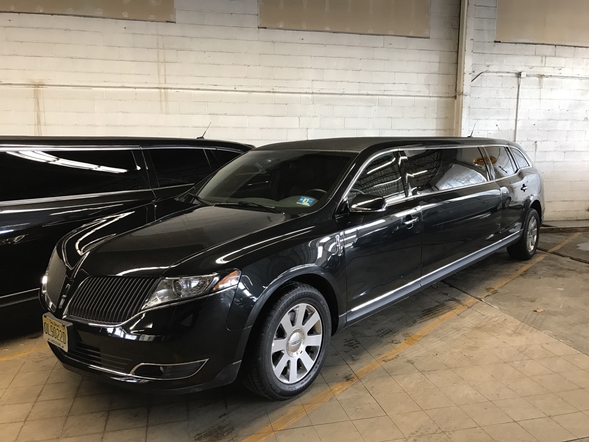 Lincoln MKT Limo - Moonlight
